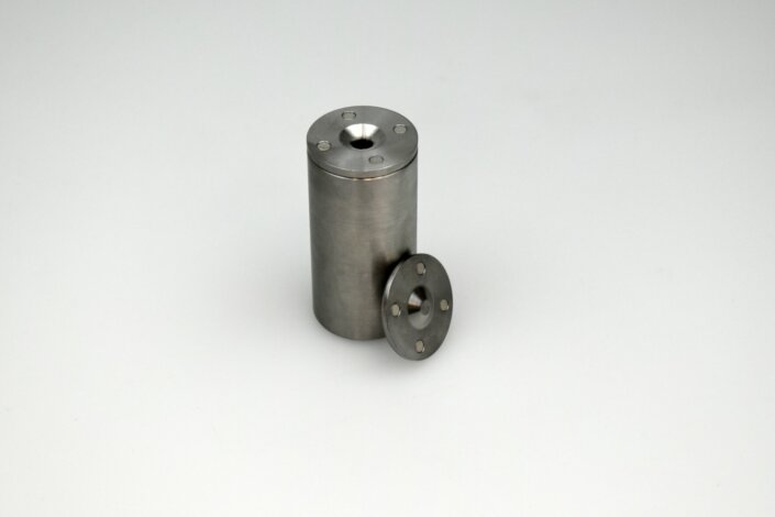 3mm Magnetic Tungsten Vial Shield - Nuclear Shields